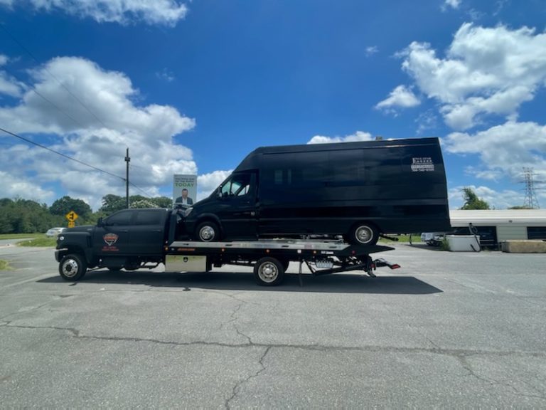 Medium Duty Vehicle Recovery - Black Diamond Towing and Transporting